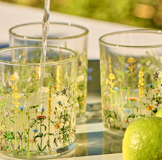 Trinkglas Blumenwiese - Outfit-Inspirationen für den Sommer | Stilvoll ...